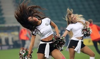 Cheer Angels Cheerleading Academy na meczu Legia Warszawa - Jagiellonia ...